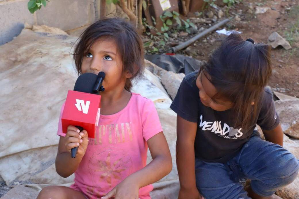 Desean María Luisa y Natalia muñecas y resbaladillas