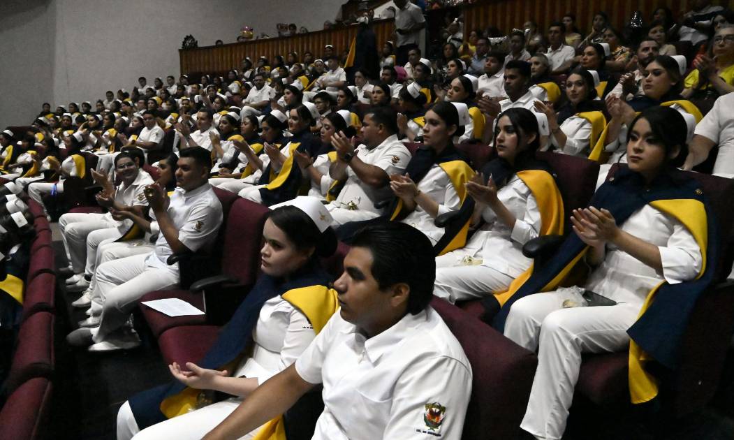 Culminan sus estudios 625 alumnos de la Facultad de Enfermería de la UAS