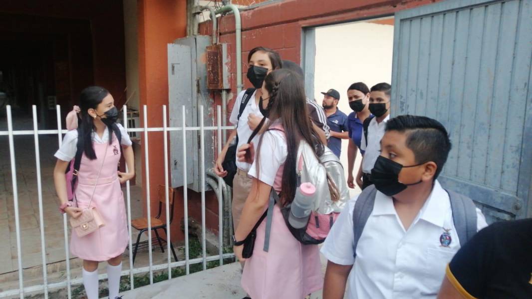 Entre nerviosismo y dudas, alumnos de la Federal 2 en Culiacán arrancan ...