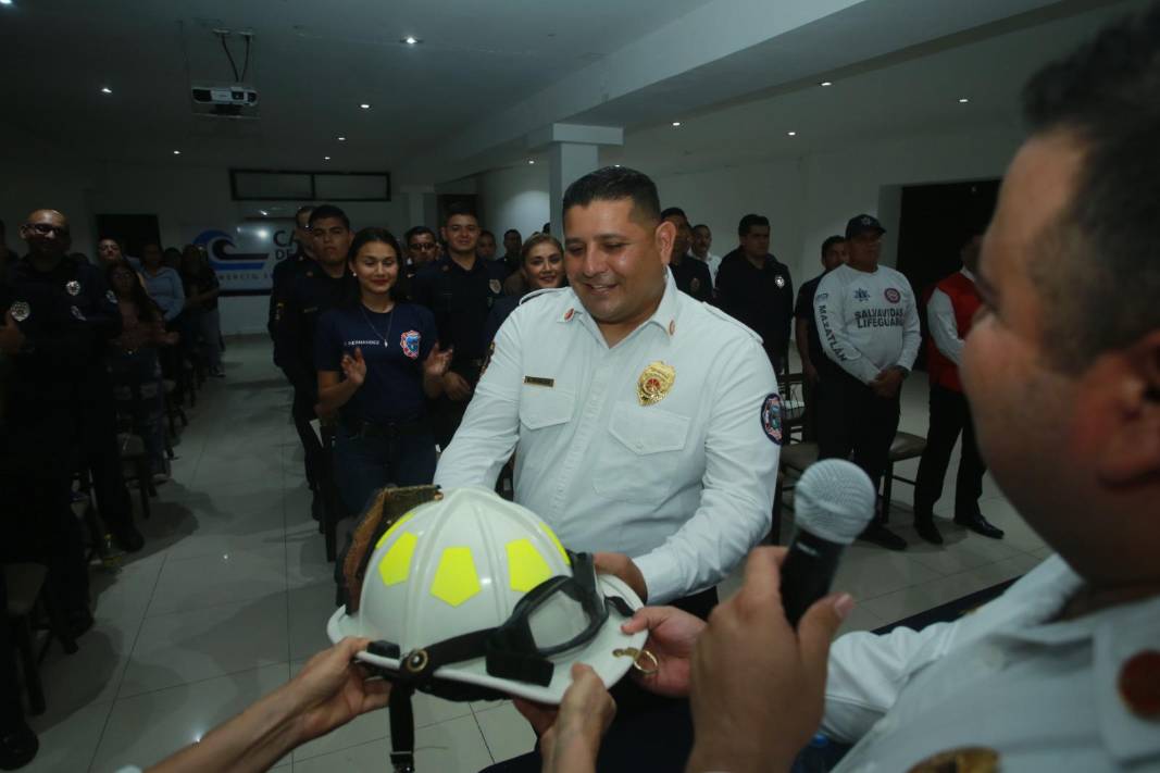 Saúl Robles es el nuevo comandante de Bomberos Mazatlán