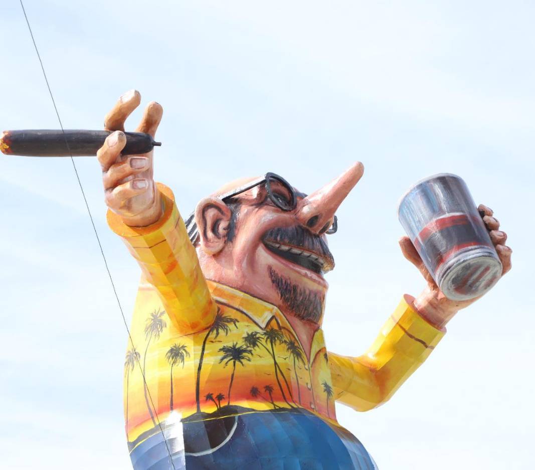 Llegan los monigotes del Carnaval al malecón de Mazatlán; serán ...