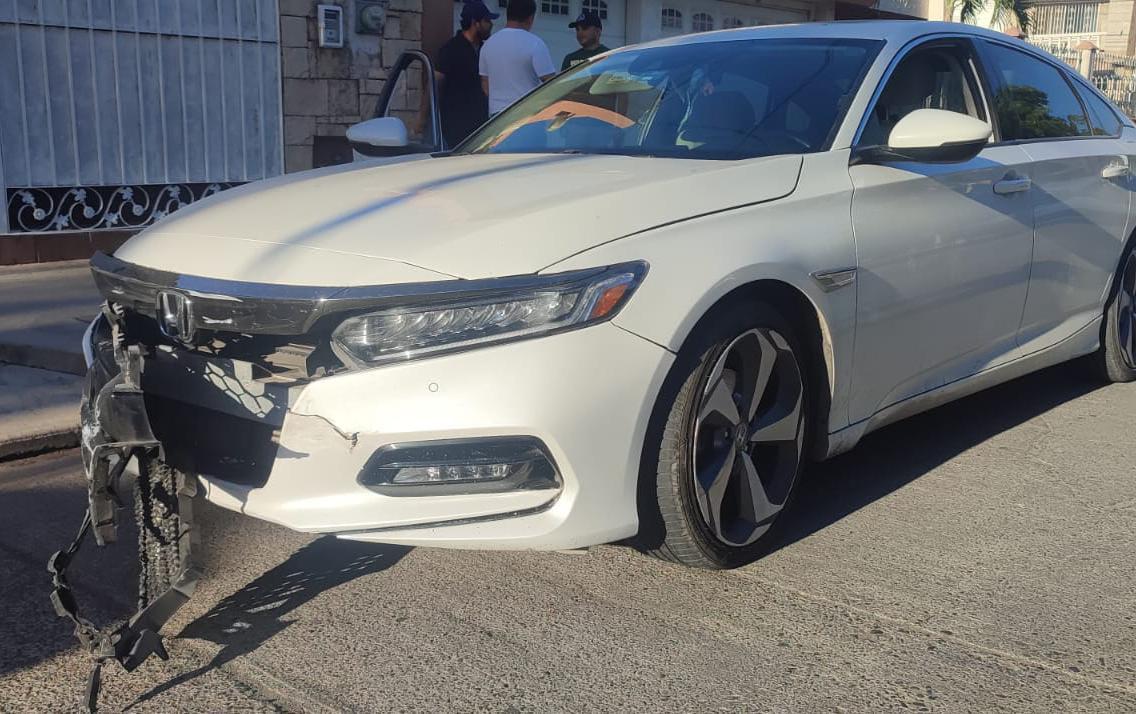 Pulmonía vuelca luego de chocar contra automóvil en la Colonia Palos ...