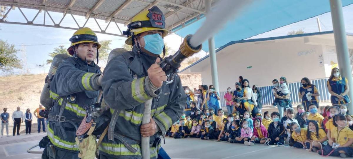 Realizan simulacro masivo de incendio y evacuación en el Jardín de ...