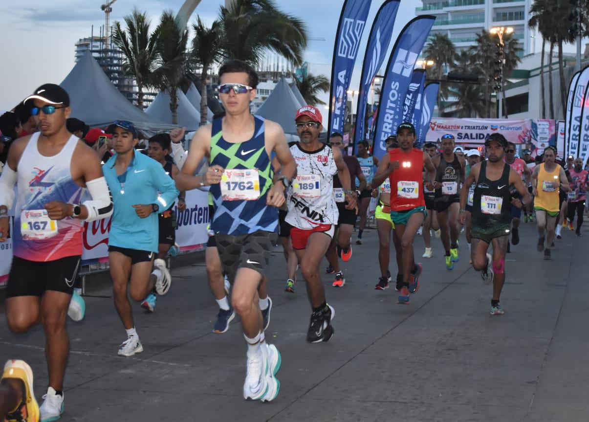 Miles toman el Malecón en el Gran Maratón Pacífico Mazatlán