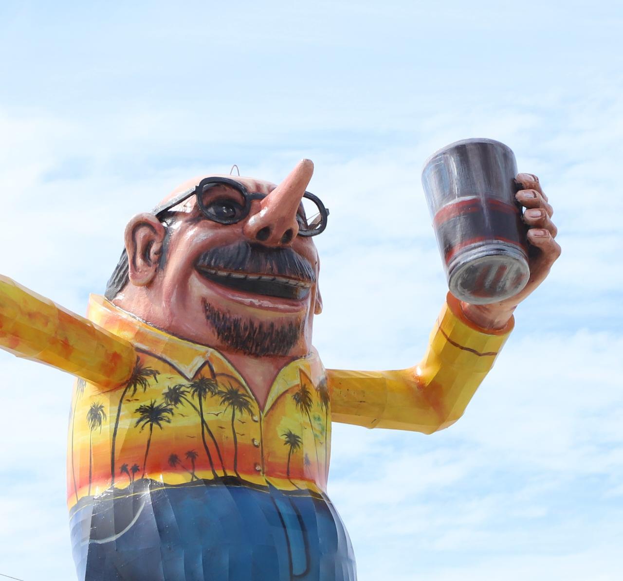 Llegan los monigotes del Carnaval al malecón de Mazatlán; serán ...