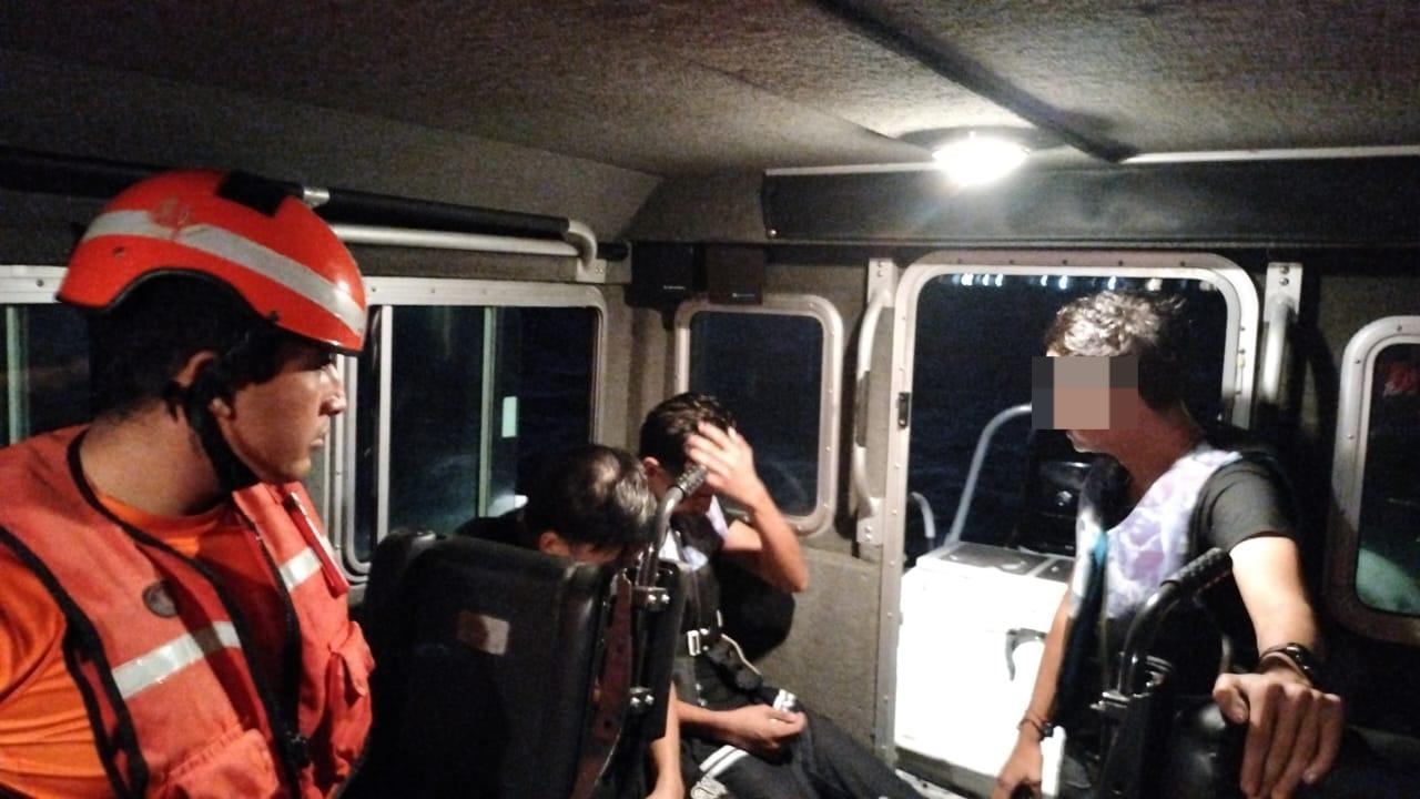 Rescata la Semar frente a las costas de Mazatlán a tripulantes de kayak ...