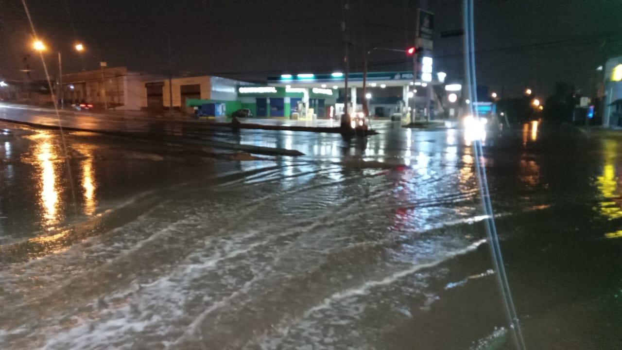 Cae lluvia en Mazatlán con actividad eléctrica