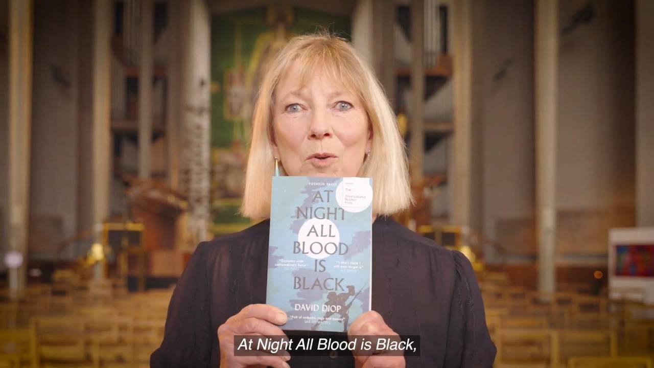 Gana el escritor francés David Diop el Booker Prize 2021