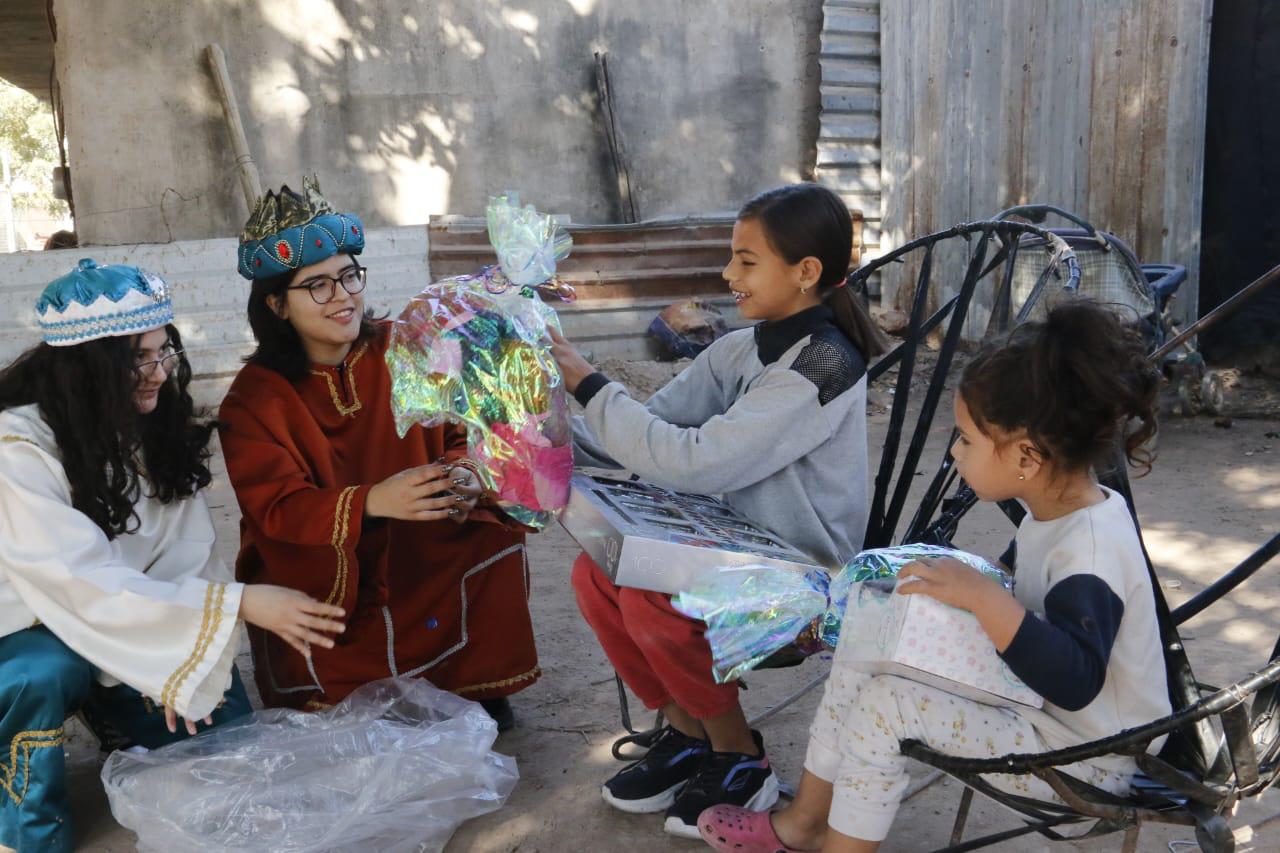 Cumplen los Reyes Magos los sueños de los más pequeños