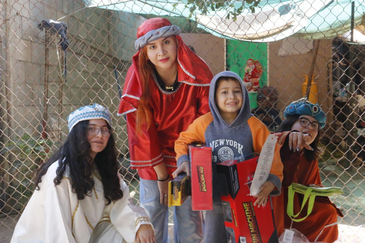 Cumplen los Reyes Magos los sueños de los más pequeños