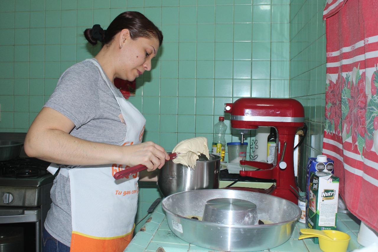 Carolina prepara roscas de reyes con la receta ‘secreta’ de su suegra