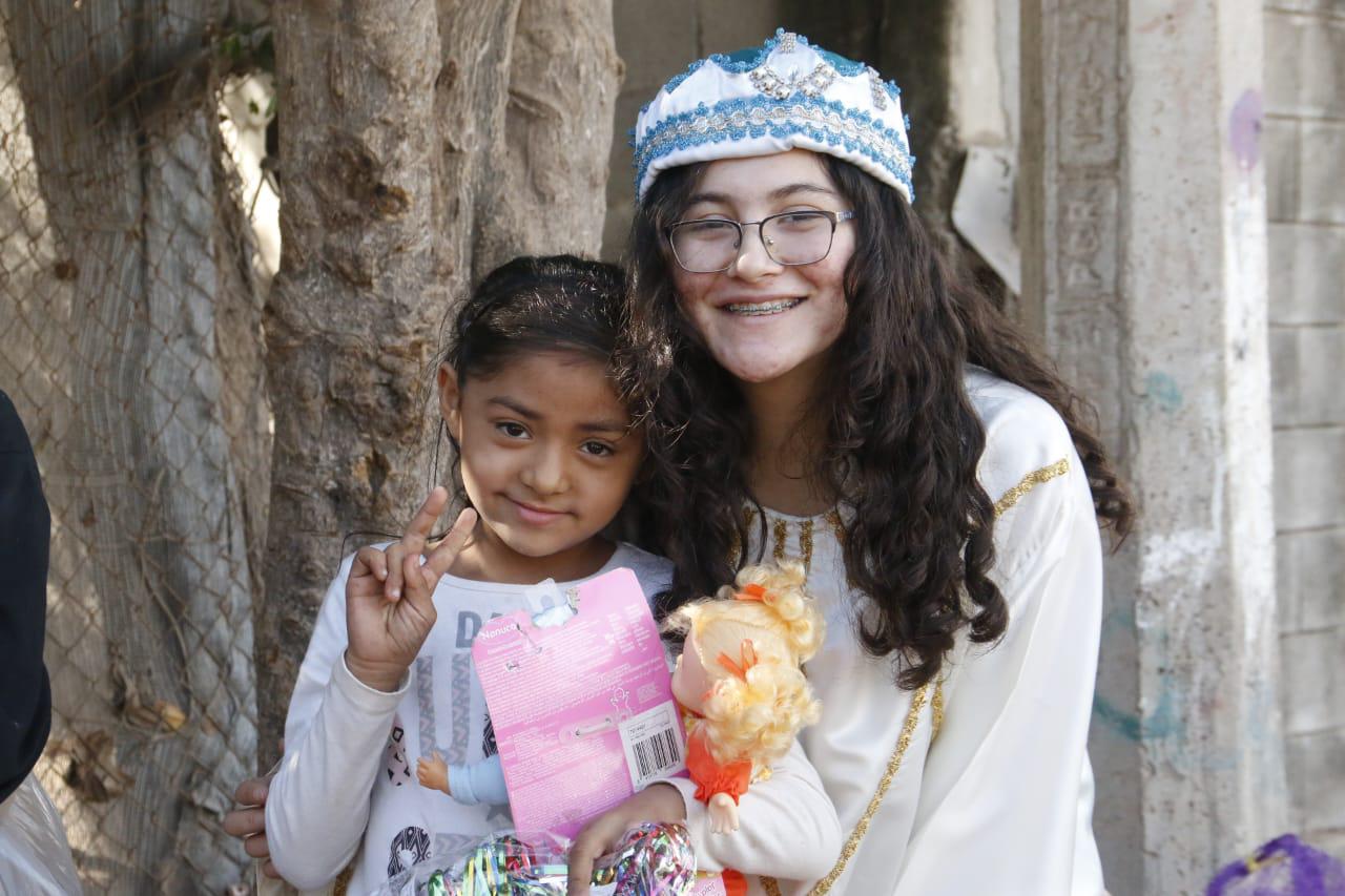 Cumplen los Reyes Magos los sueños de los más pequeños