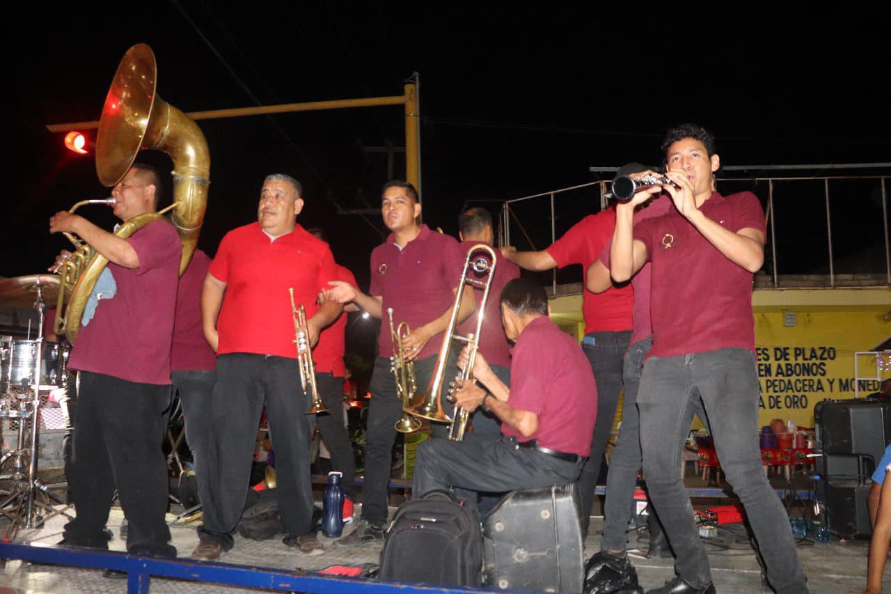 Suena La Banda En Desfile De Candidatas A Reinas De La Fiesta Del Mar