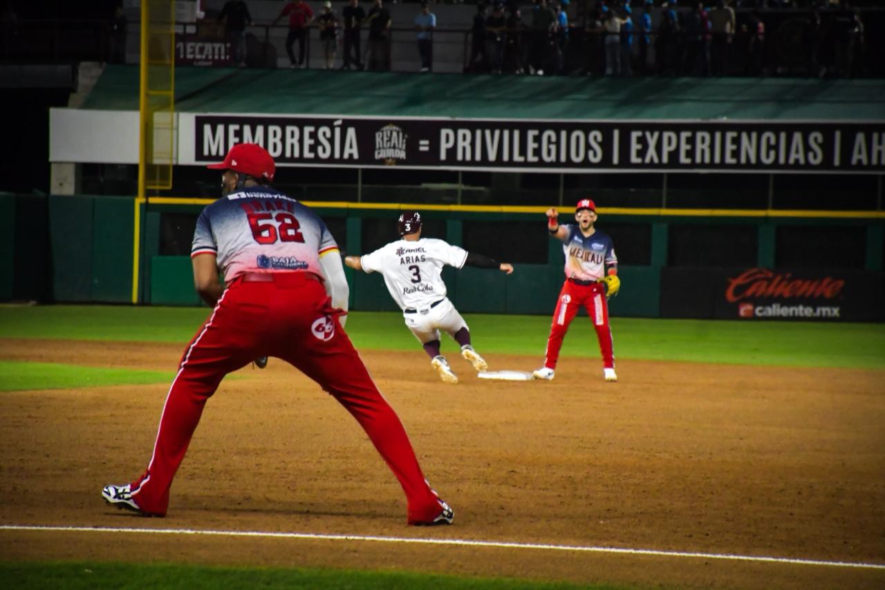 Tomateros empareja la Serie Navideña con poder guinda
