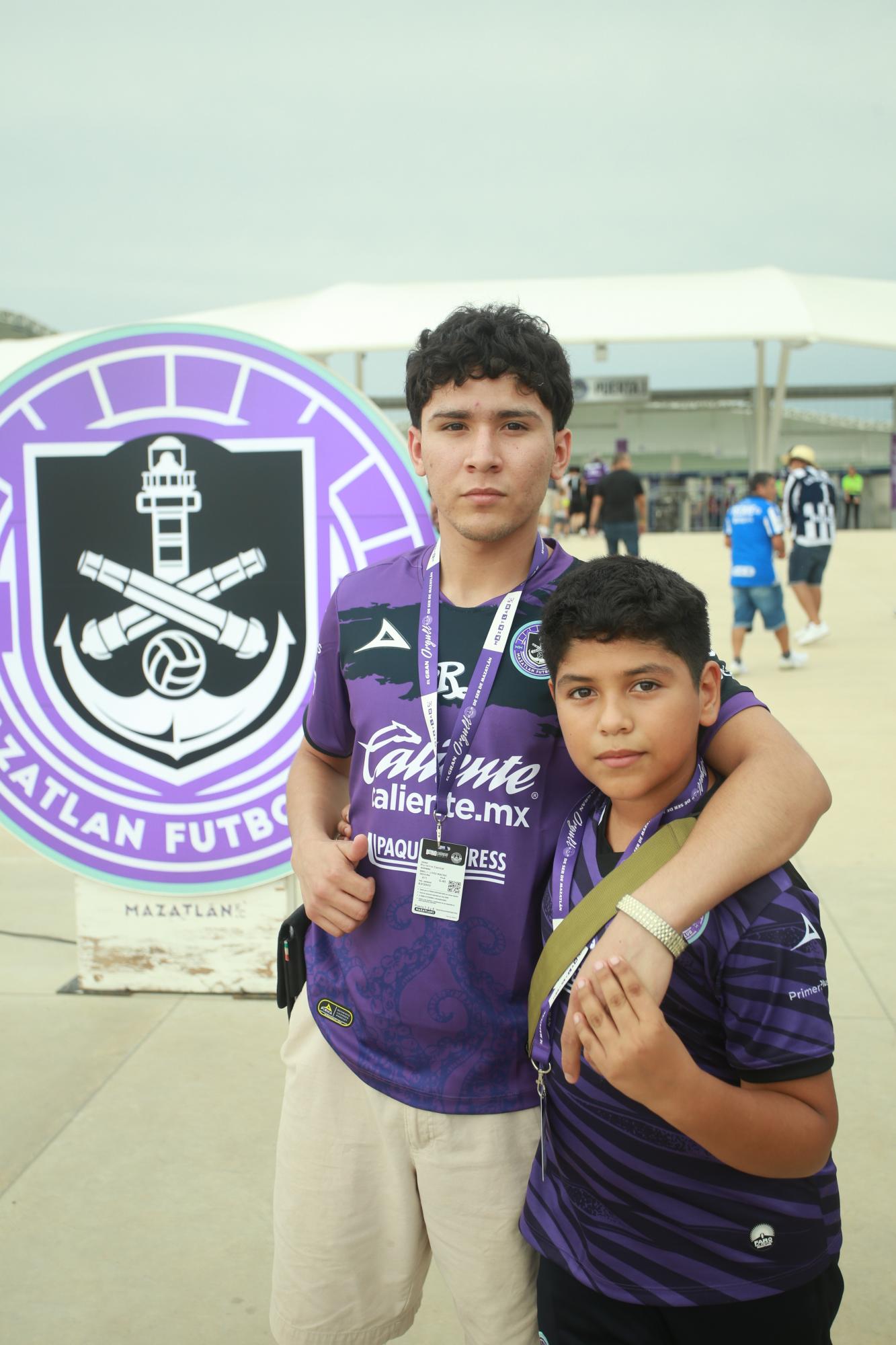 Disfrutan mazatlecos del futbol al ver en acción al Mazatlán FC