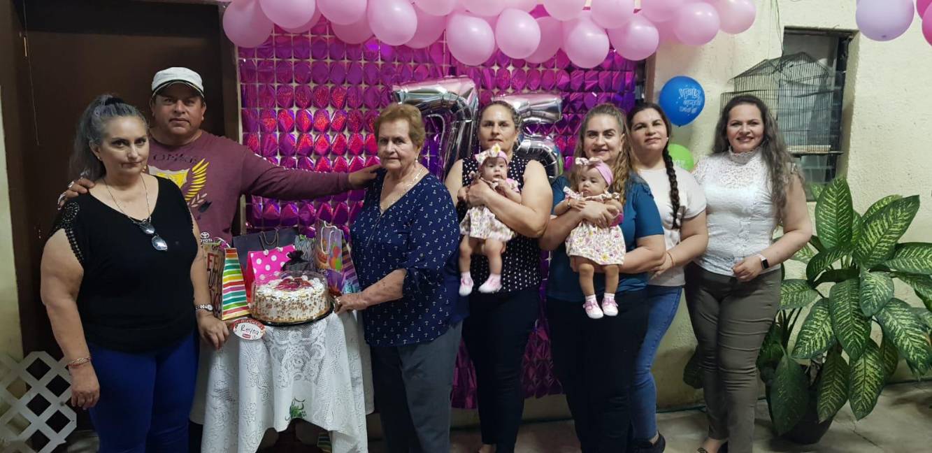 Reyna Domínguez celebra sus felices 75 años