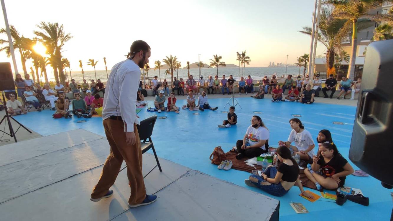 Cautiva al público el monólogo improvisado ‘Río de ansiedad’