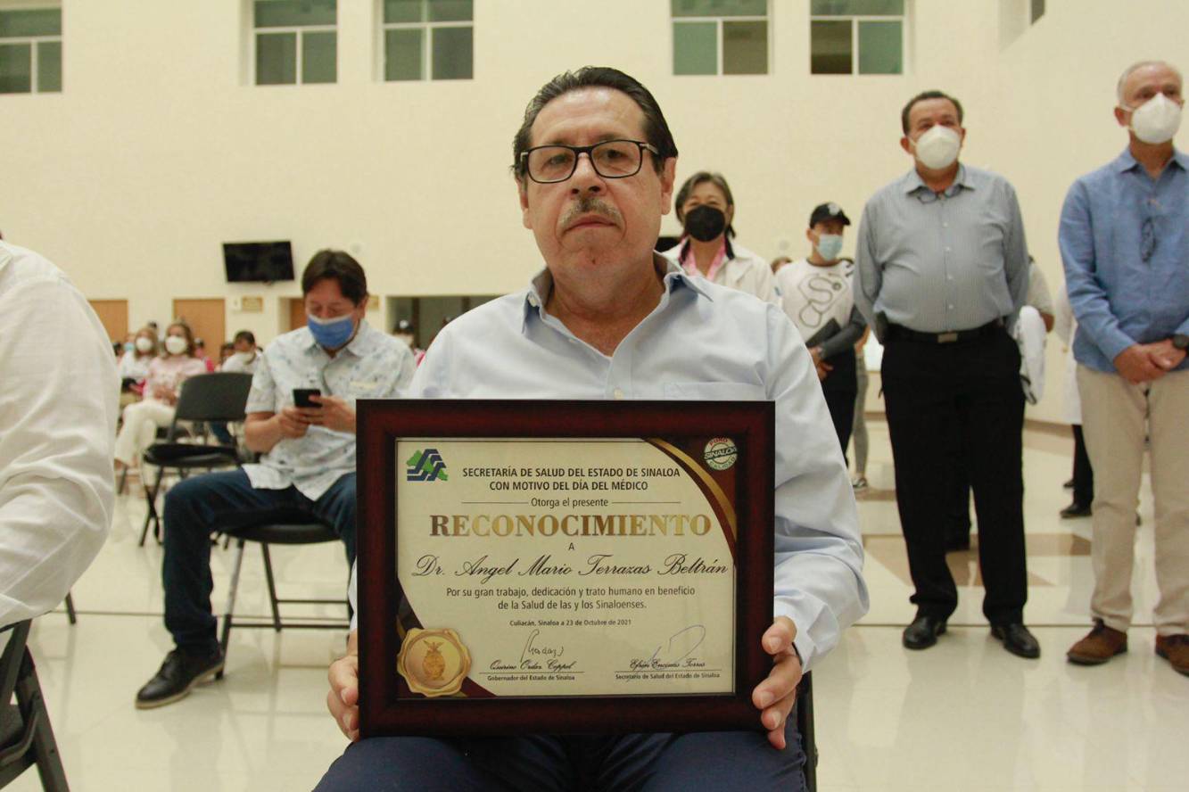 Reconocen la trayectoria y labor de 19 médicas y médicos sinaloenses en ...