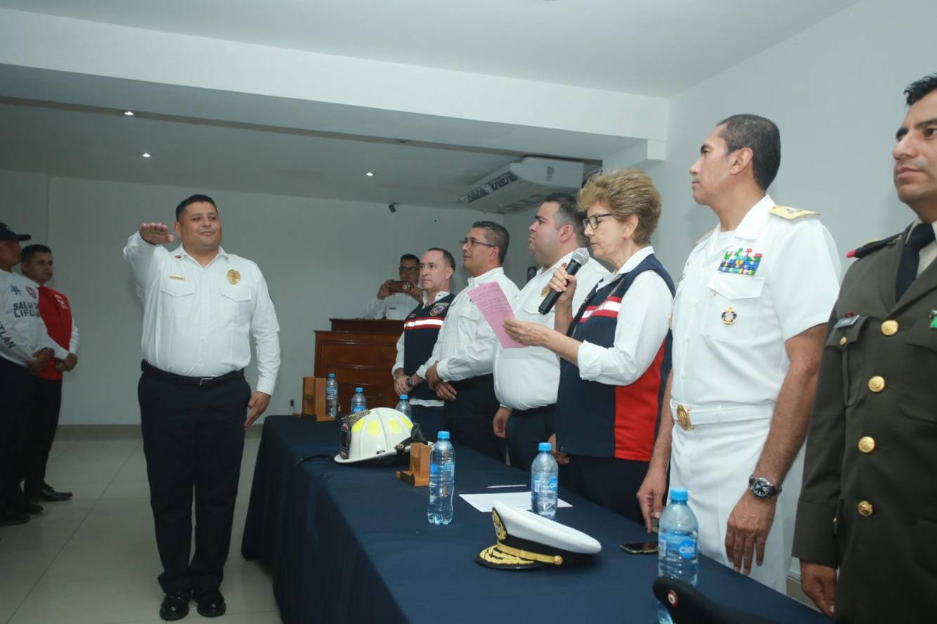 Saúl Robles es el nuevo comandante de Bomberos Mazatlán