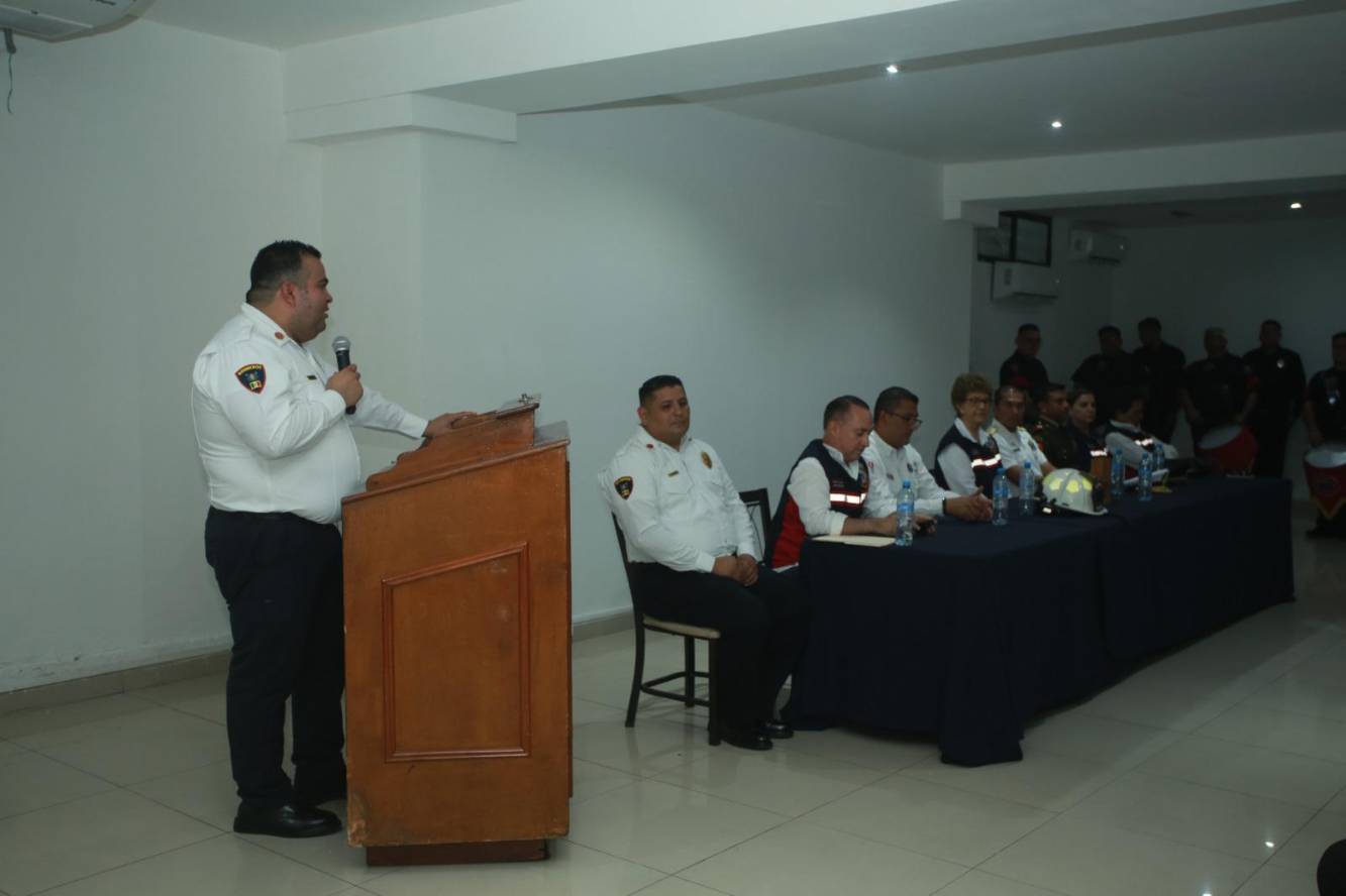 Saúl Robles es el nuevo comandante de Bomberos Mazatlán