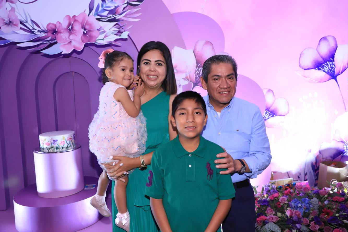 Festeja María José su cumpleaños