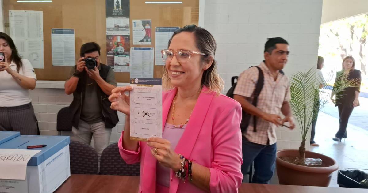 Proceso de elecciones de la UAS atenta contra la democracia, acusa Denise Díaz al emitir su voto