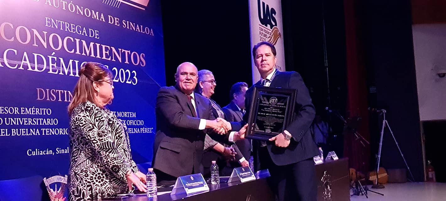 Entrega la UAS reconocimientos académicos a sus trabajadores