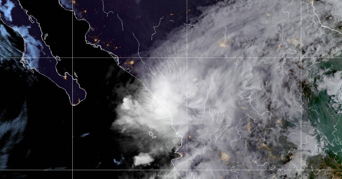 Toca tierra el huracán Orlene a 5 kilómetros de Isla del Bosque, Escuinapa