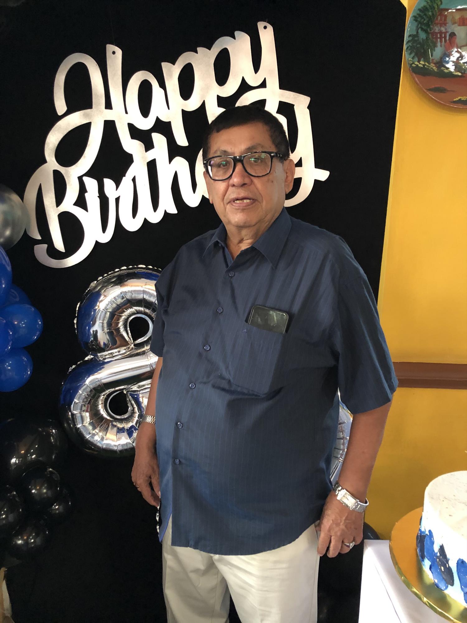 Héctor Manuel Meléndez Núñez festeja sus 80 años de vida