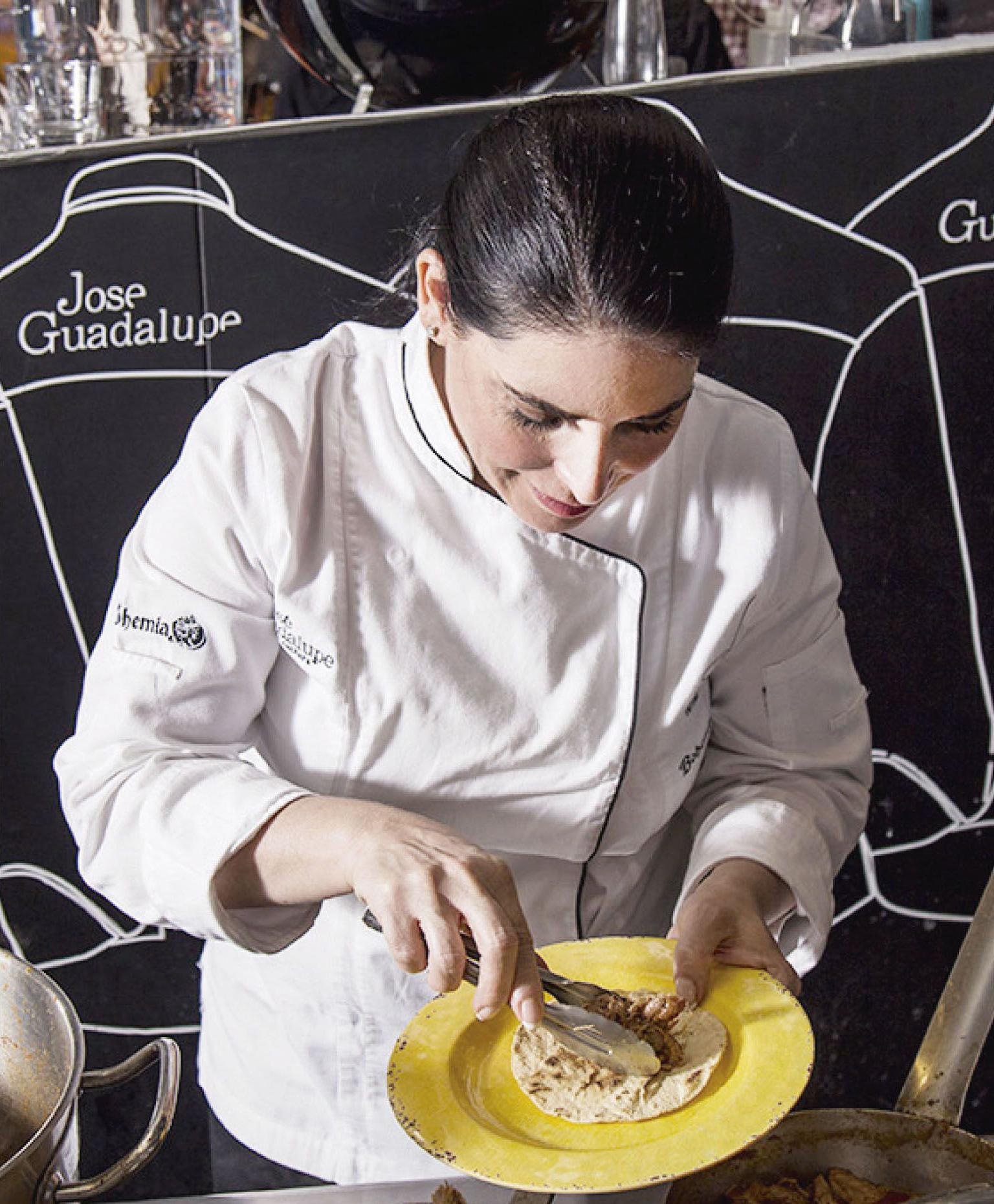 Nueva variedad de maíz azul lleva el nombre de la chef mazatleca Zahie Téllez