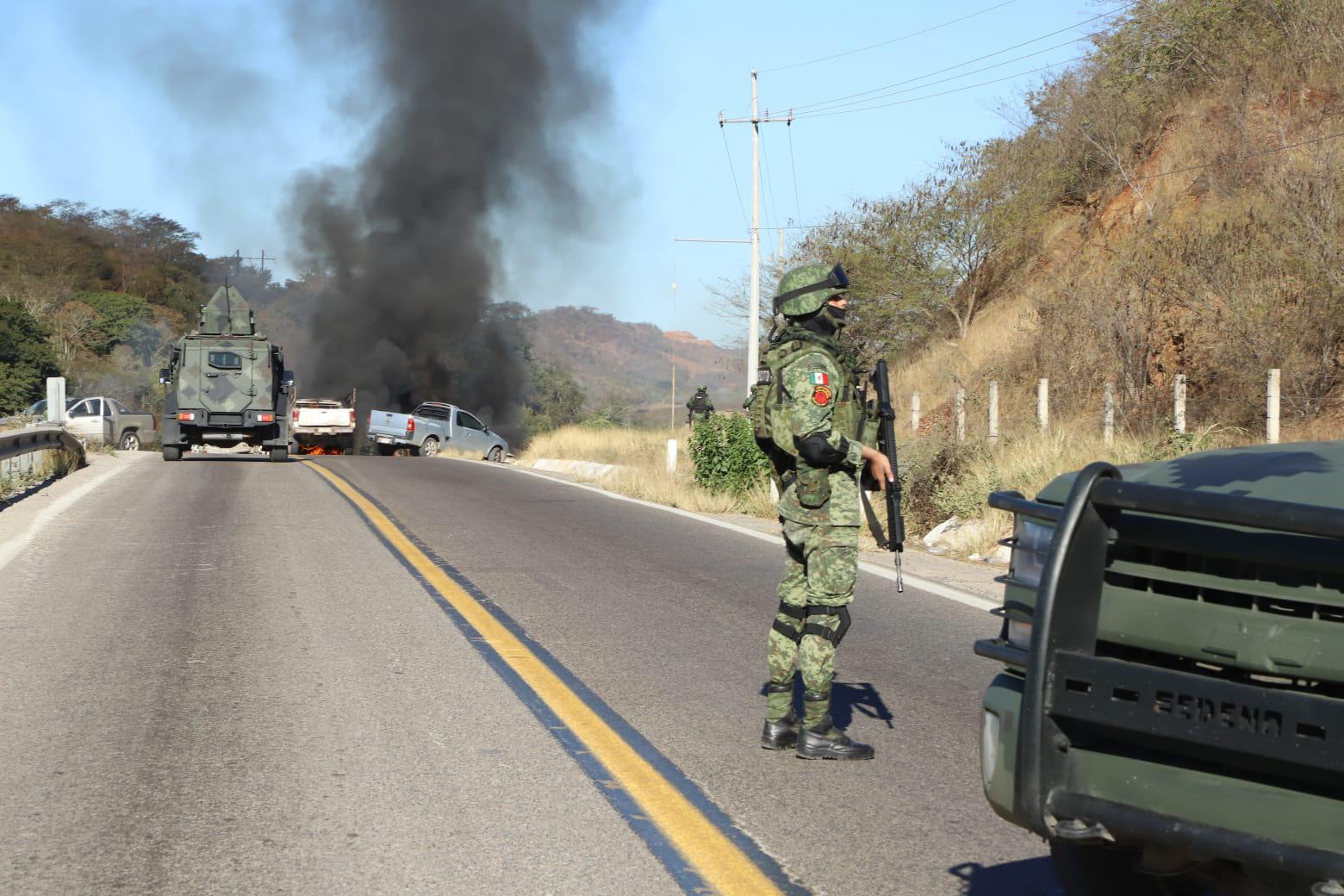 Incendian al menos cinco camionetas y bloquean paso entre El Chilillo y ...