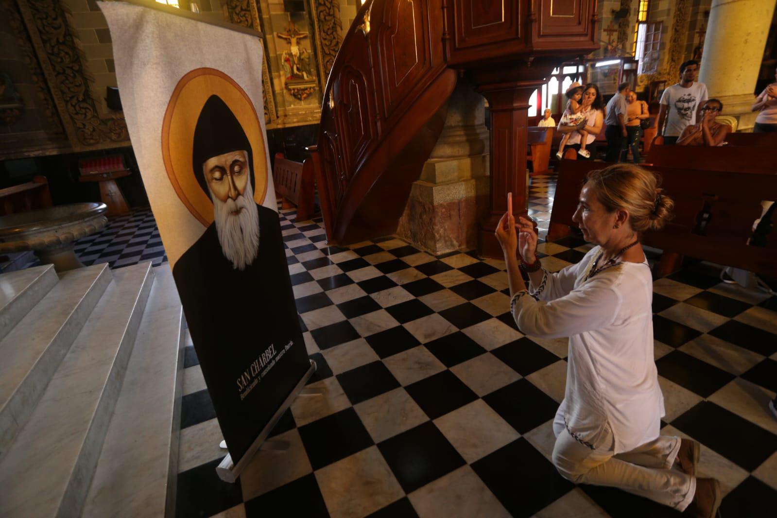 Reciben con júbilo las reliquias de San Chárbel en Mazatlán
