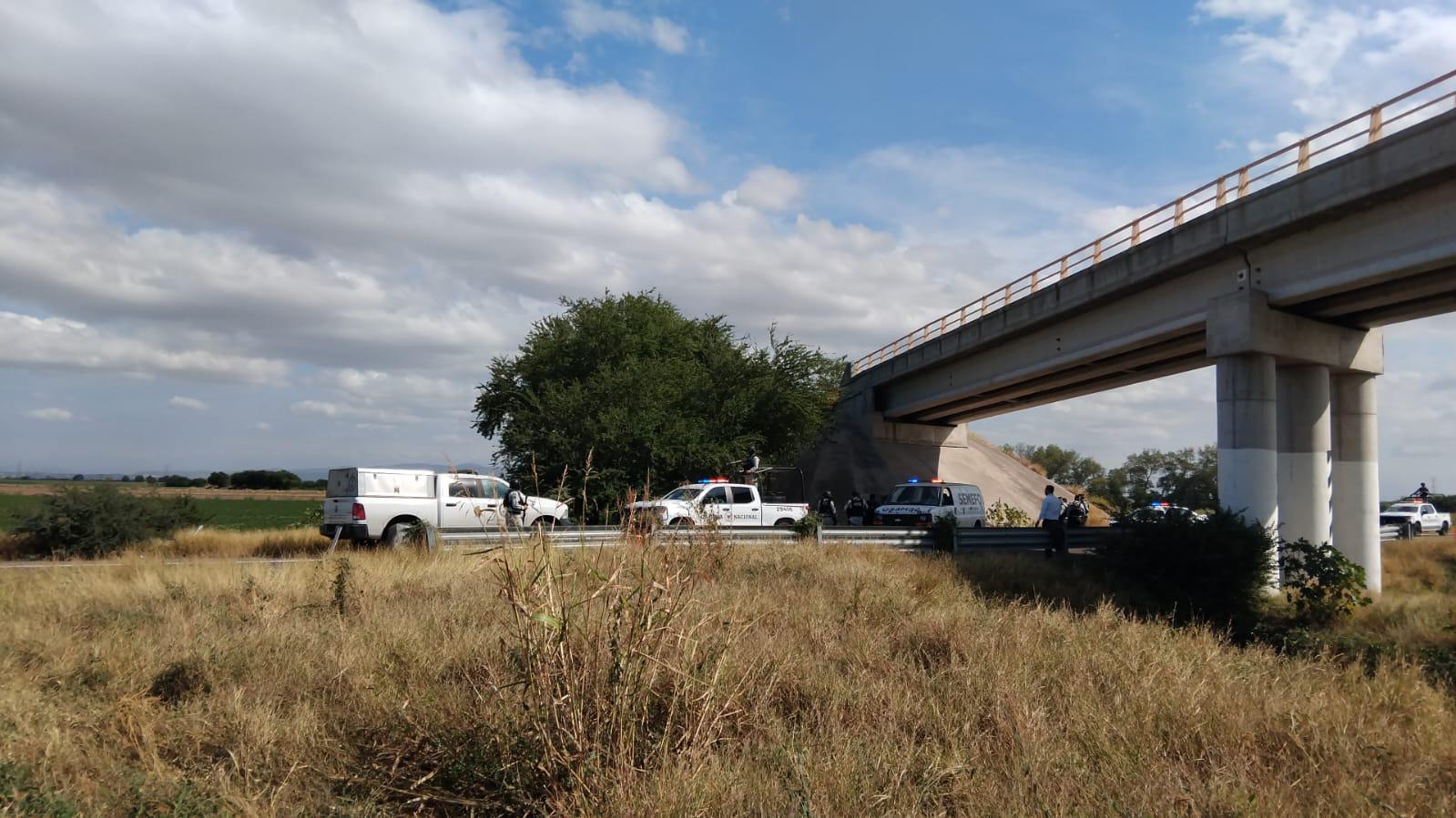 Dejan cuerpo envuelto en una cobija en San Pedro, Navolato