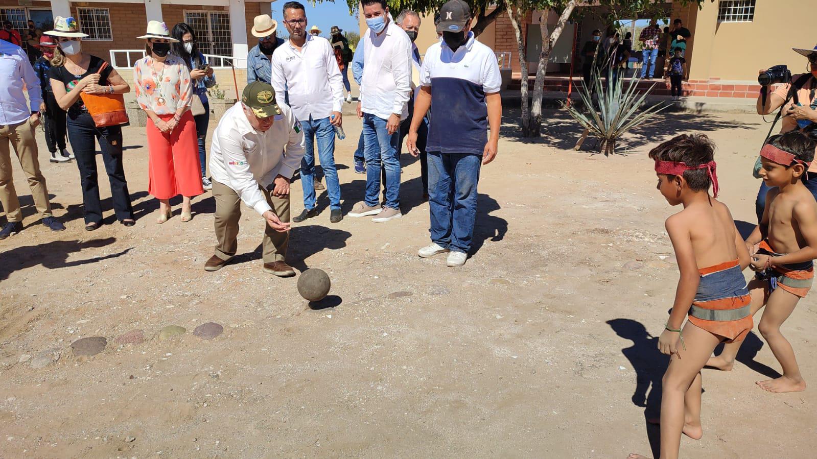 En Las Labradas, desde niños les enseñan el ancestral juego del Ulama