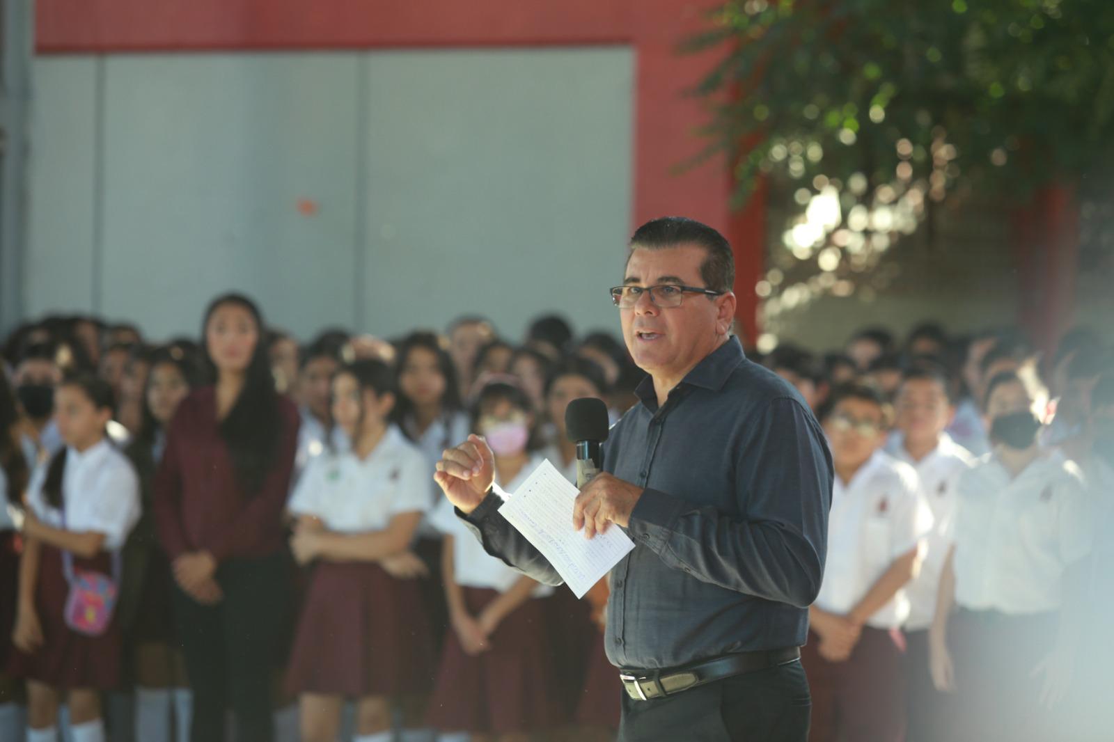 Alumnos de la ETI 77 le piden al Alcalde seguridad vial y apoyo de personal de limpieza