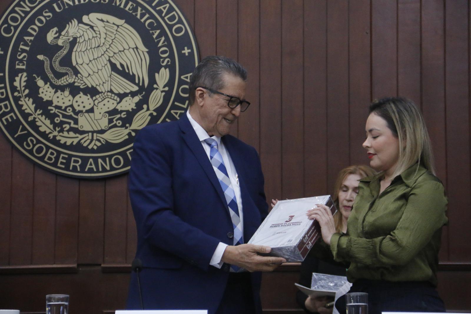 Entrega Gobierno de Sinaloa Tercer Informe de Labores de Rocha Moya al Congreso del Estado