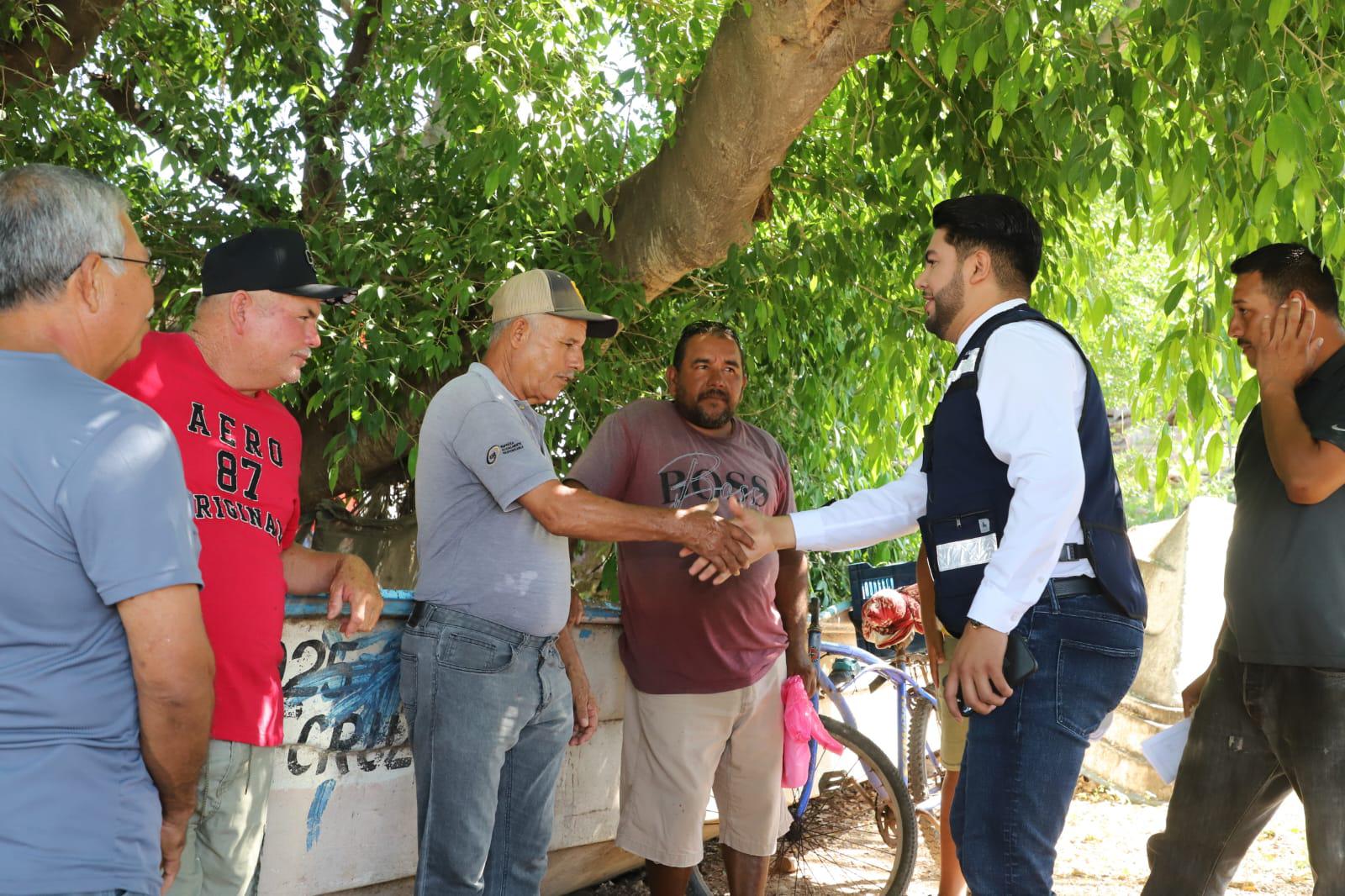 Entregan más de 300 despensas a pescadores de Elota