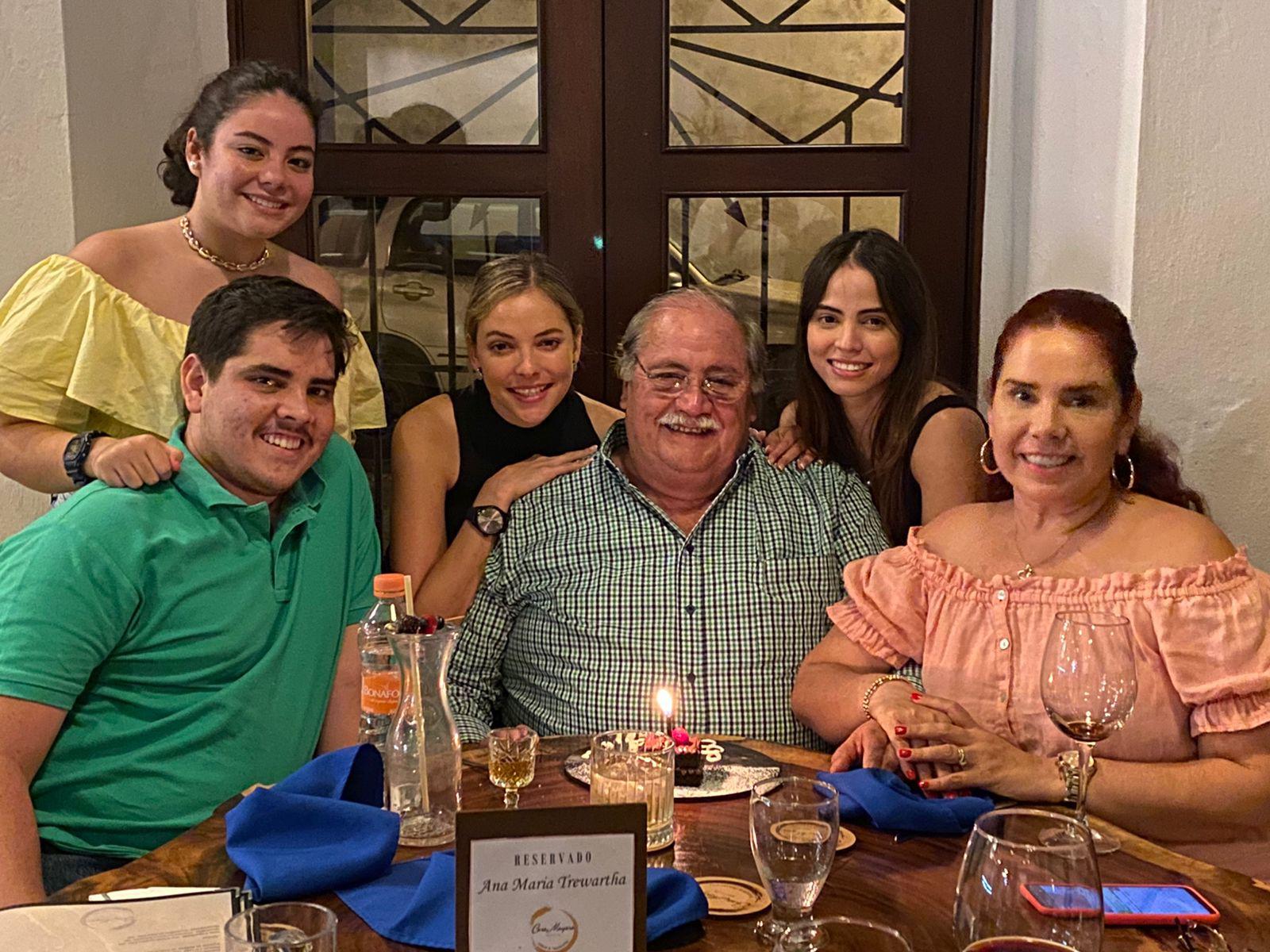 Guillermo Trewartha es felicitado en su cumpleaños