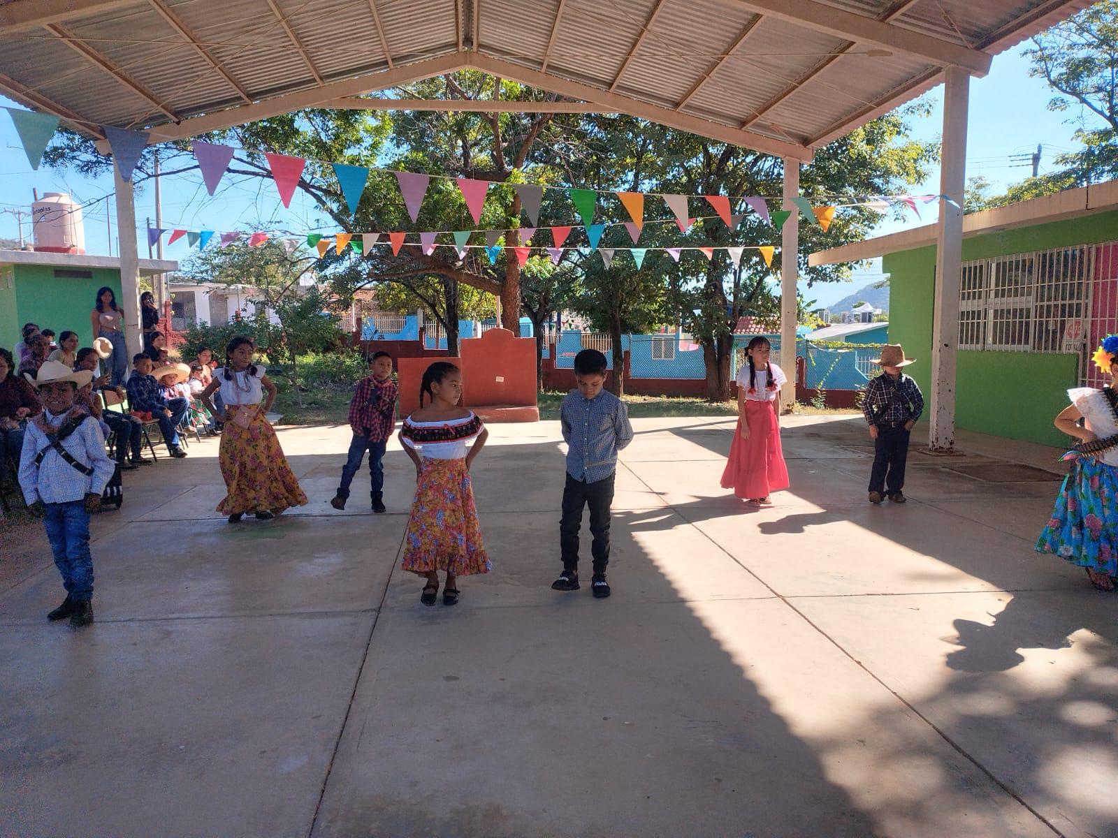 Planteles de la colonia Colosio en Rosario celebran la Revolución Mexicana