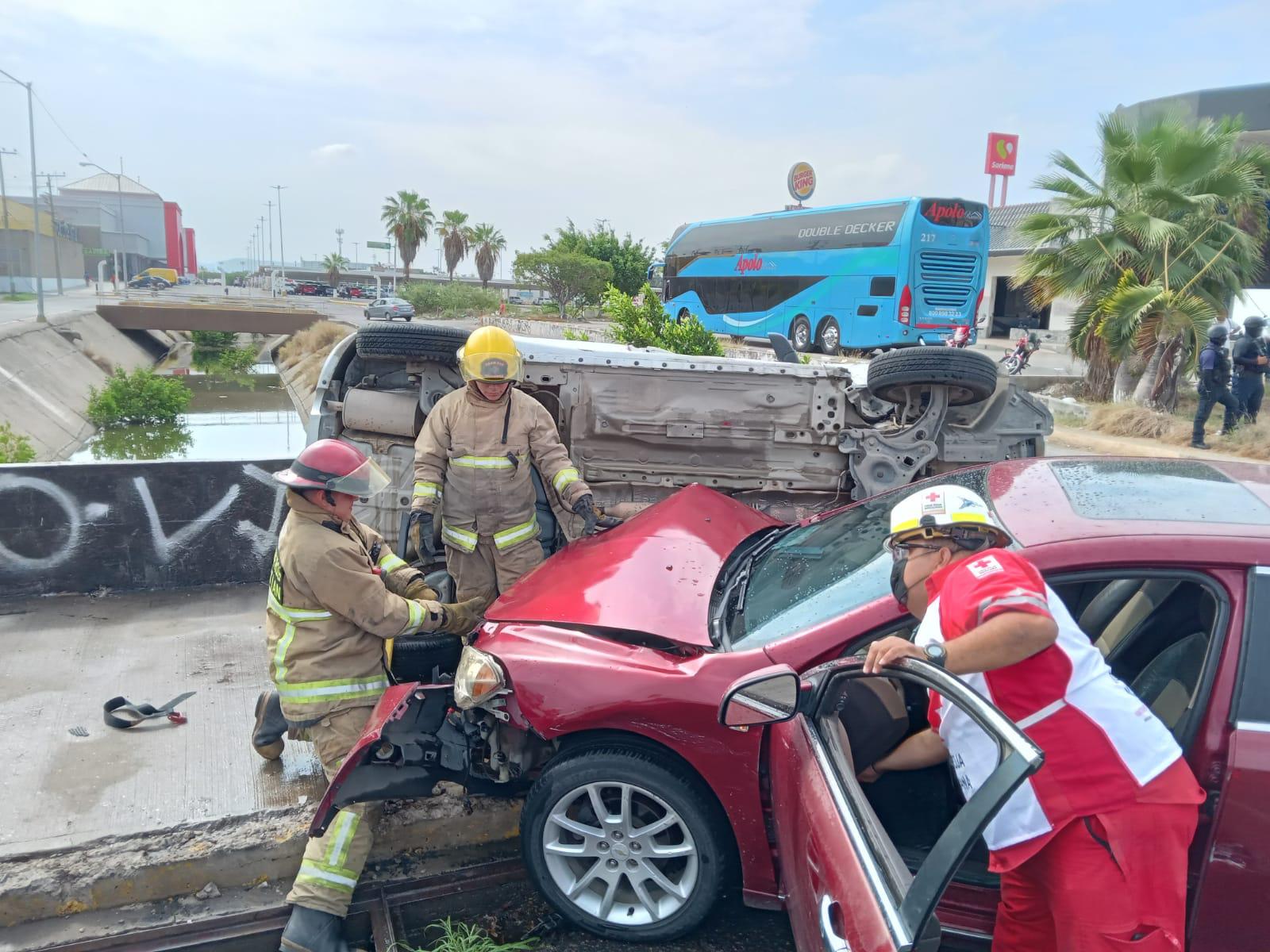 Dos autos tienen aparatoso choque en la López Mateos, en Mazatlán ...