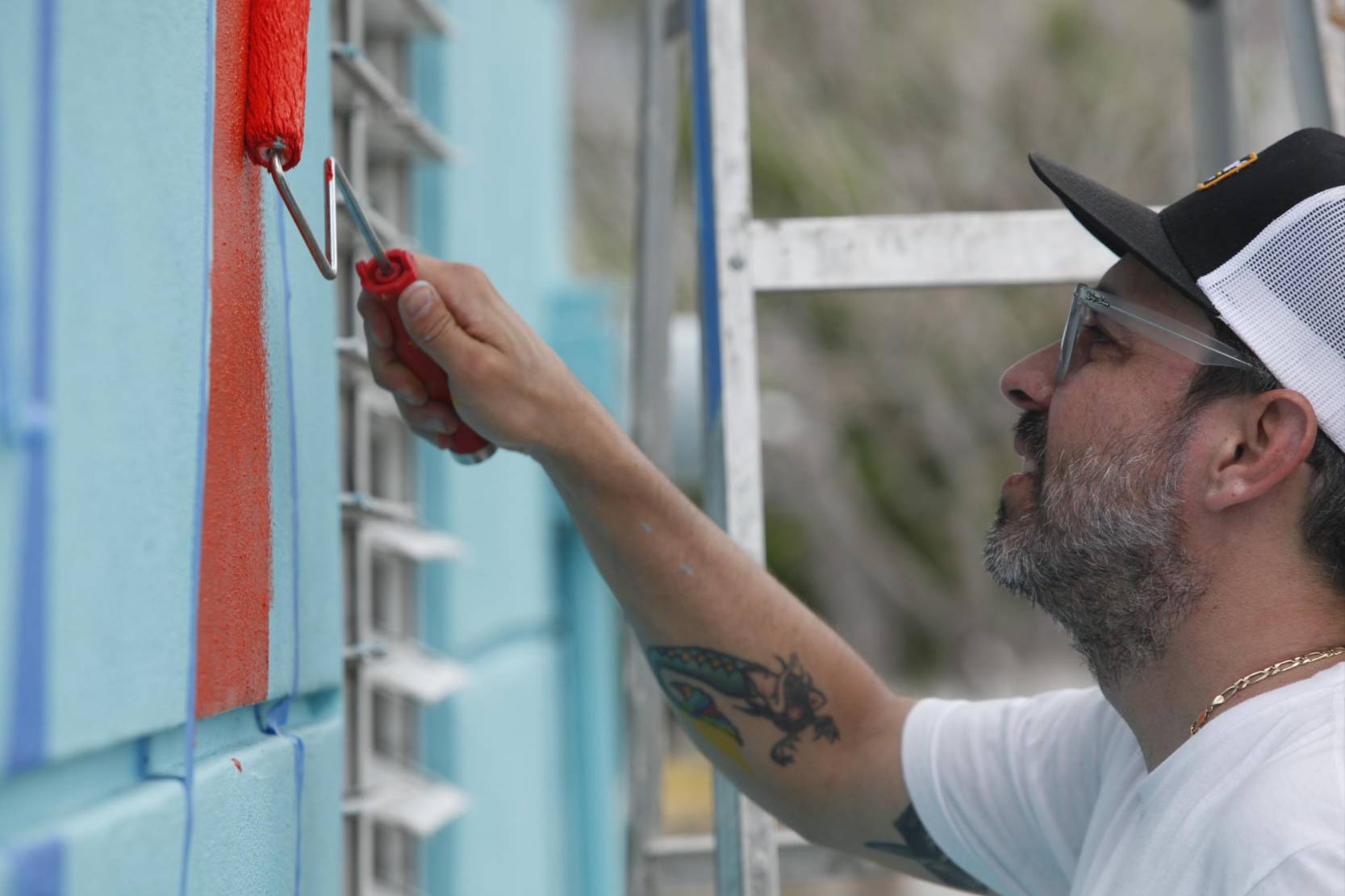 Teddy Kelly regala su arte a Mazatlán