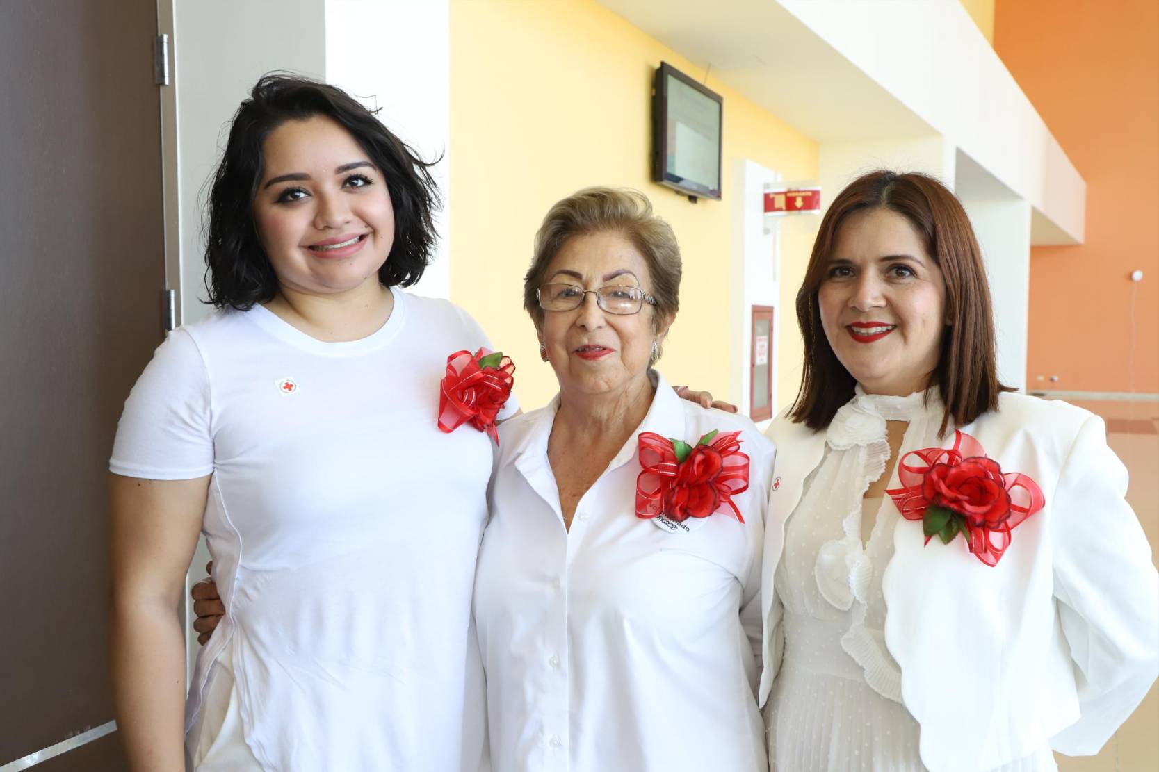 Ayudan a la Cruz Roja en su desayuno recaudatorio