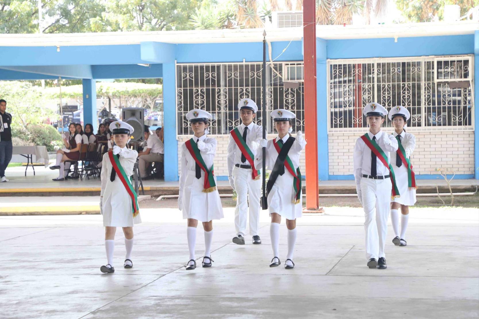 Demuestran sus valores e identidad en concurso de escoltas