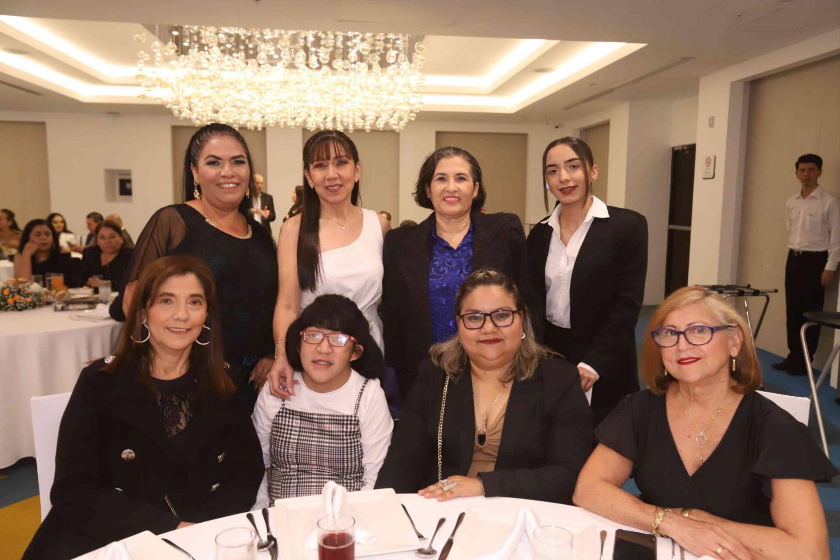 María Teresa de la Paz rinde protesta como presidenta de los contadores