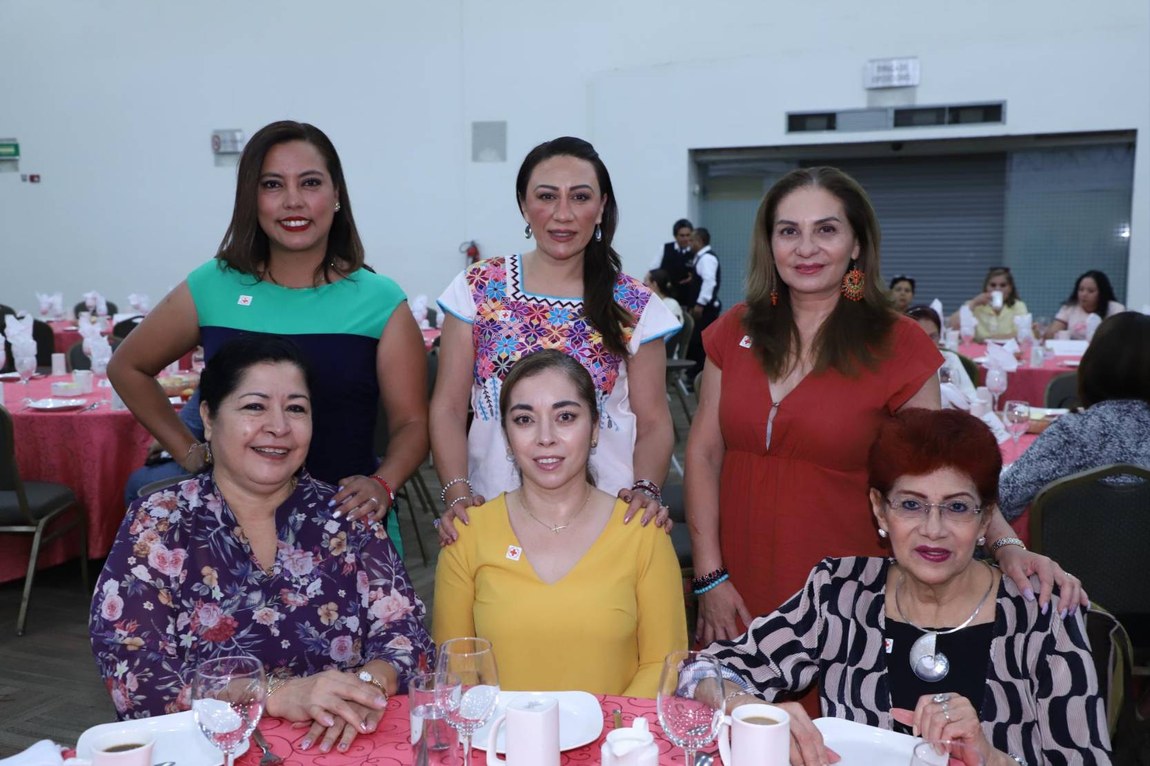 Ayudan a la Cruz Roja en su desayuno recaudatorio
