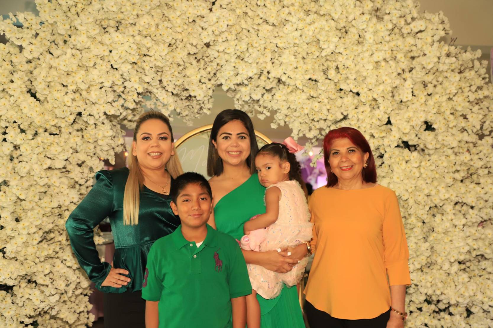 Festeja María José su cumpleaños
