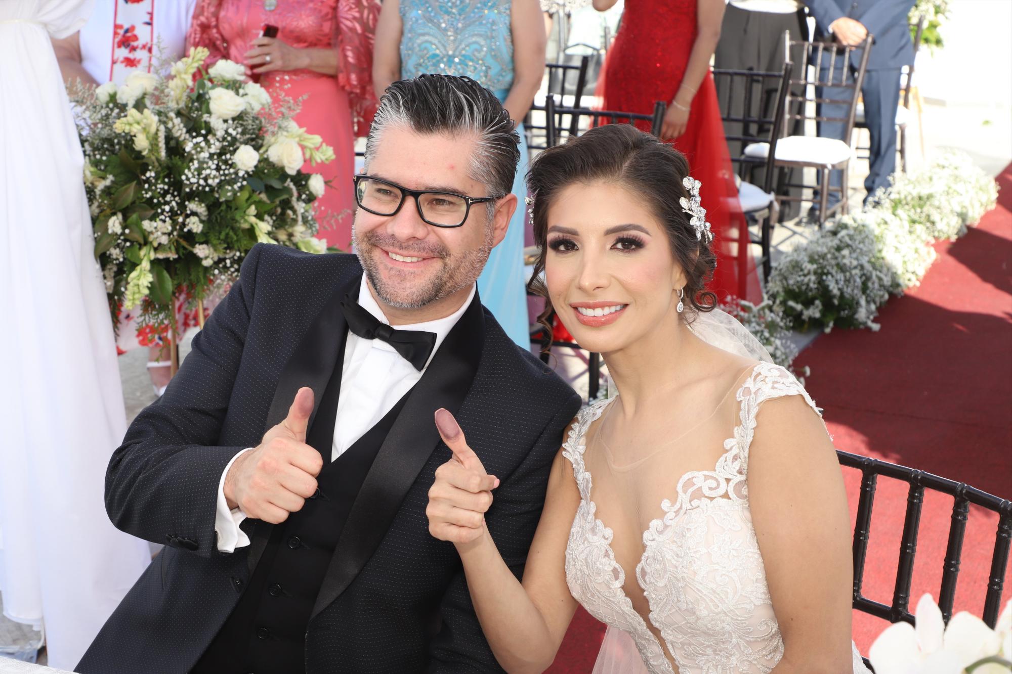 Dinorah Álvarez y Pablo Godínez se unen en matrimonio civil