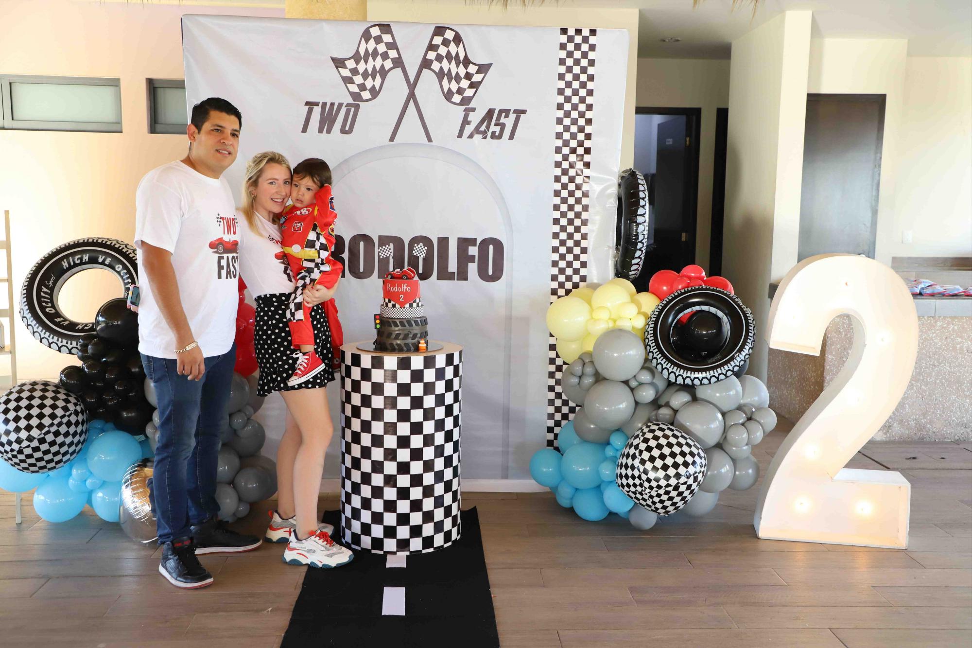 Rodolfo Cruz es superconsentido en su cumpleaños