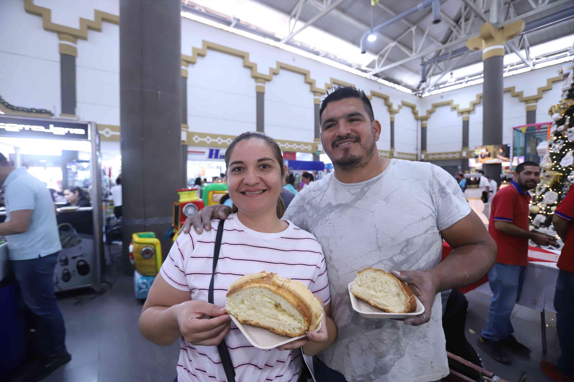 Casa Ley deleita a sus clientes con una Rosca de Reyes