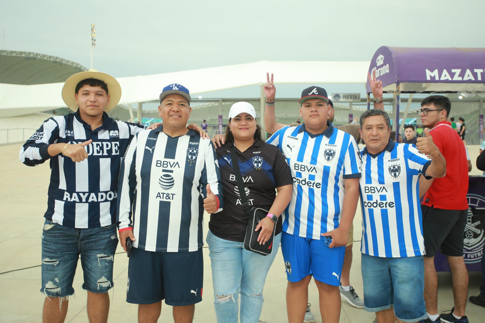 Disfrutan mazatlecos del futbol al ver en acción al Mazatlán FC